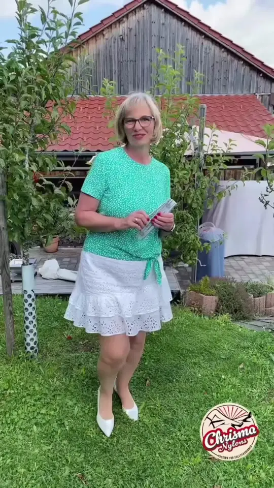 Chrisma (@chrisma_nylons) - Urlebird