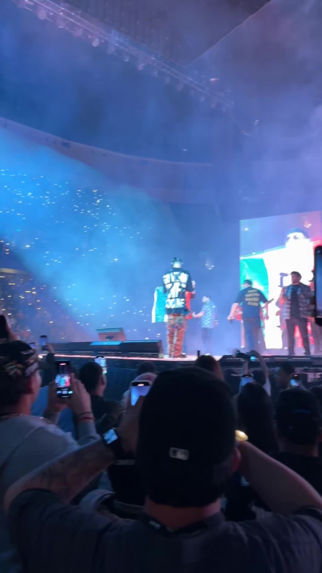 Sad Boyz 4 Life 😫 ️ THANK U Junior H | Viv Lopez 🎀🇲🇽🥵💕 (@_.therealviv)