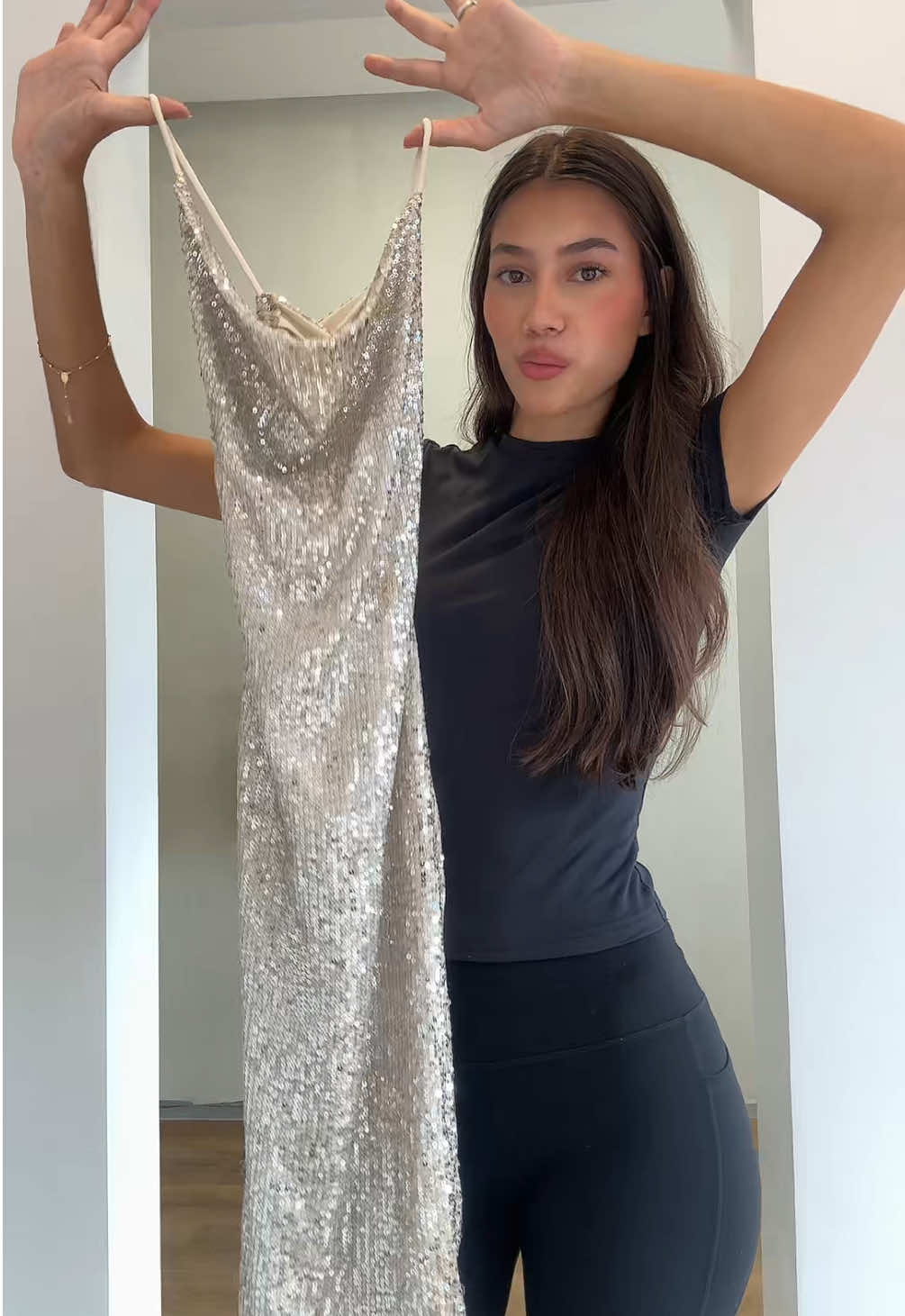 me ajudem!!! deixo o vestido midi ou | Yasmin Maccari (@yaszou)
