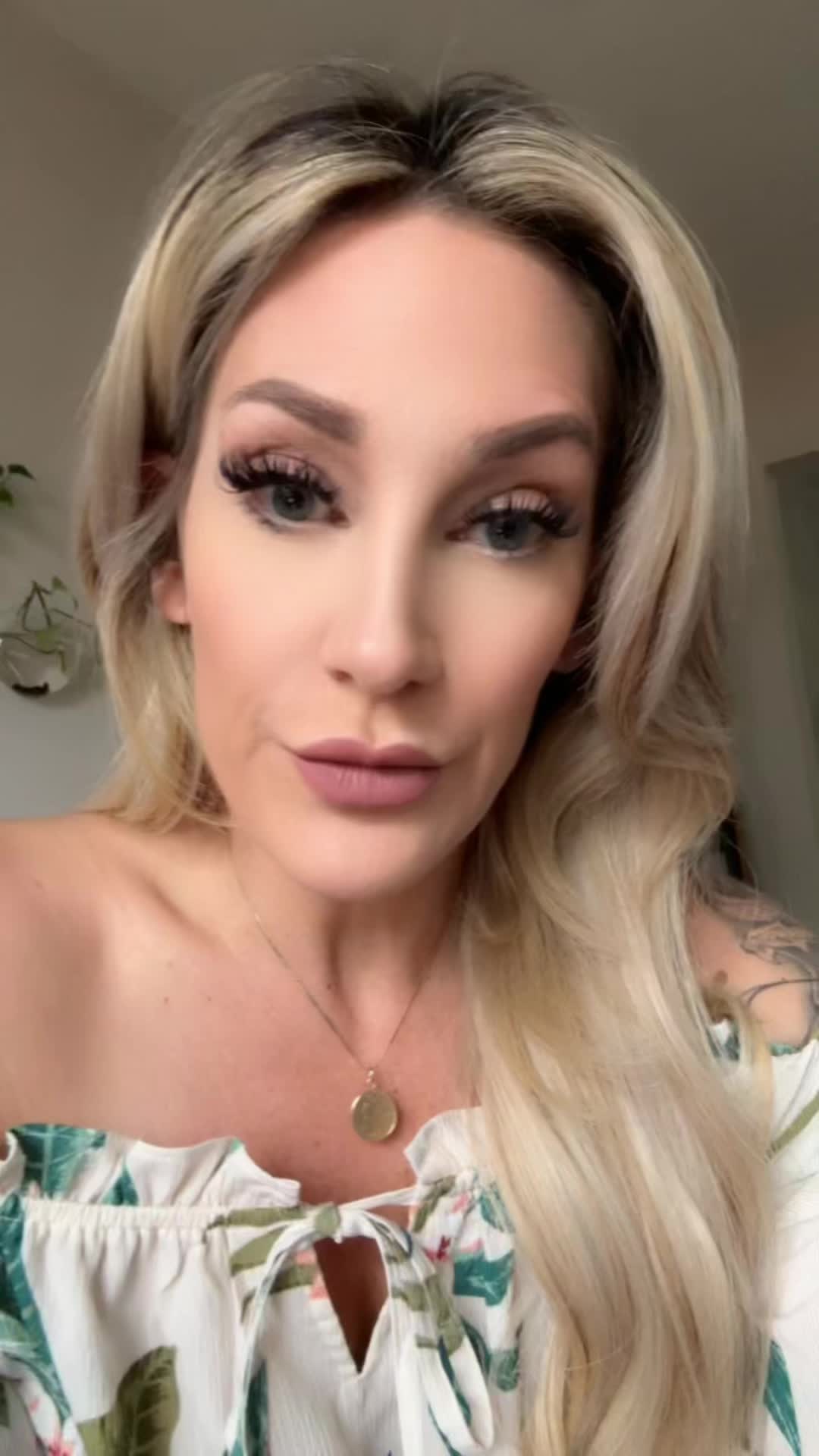 Dr. Terri Widdick (@dr.terri_ifbbpro) - Urlebird