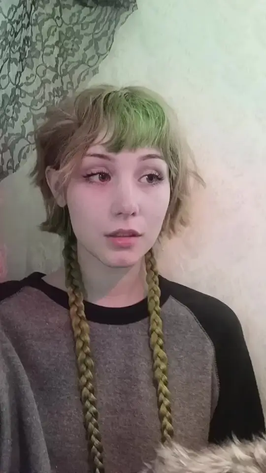 Hazel Hellebore (@hazelhellebore) - Urlebird