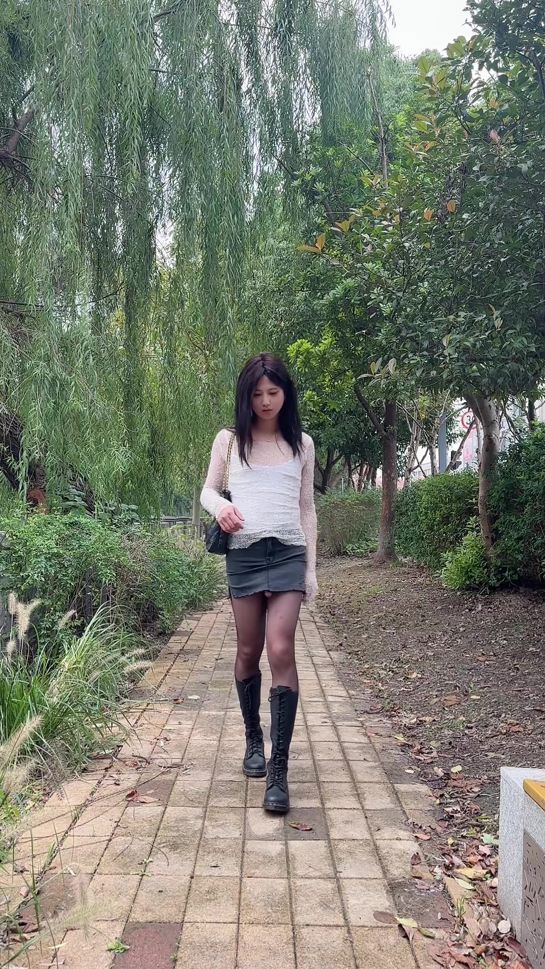 Elia Blaine (@eliablaine) - Urlebird