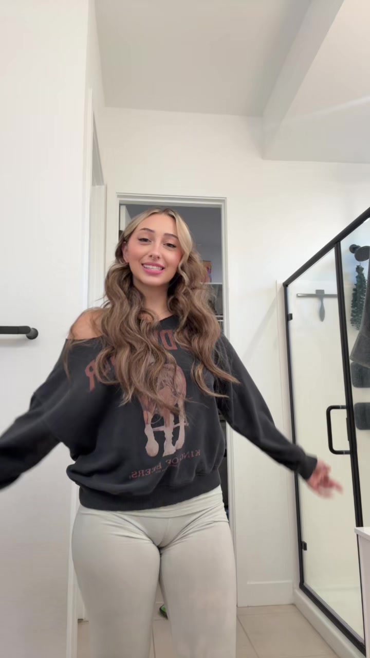 ivy ball (@ivyballlofficial) - Urlebird