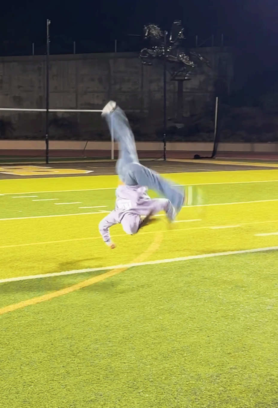 Kucing nya ga bisa diajak kerjasama 🤣 | S E N A K A 🍋 (@yeajilemons)