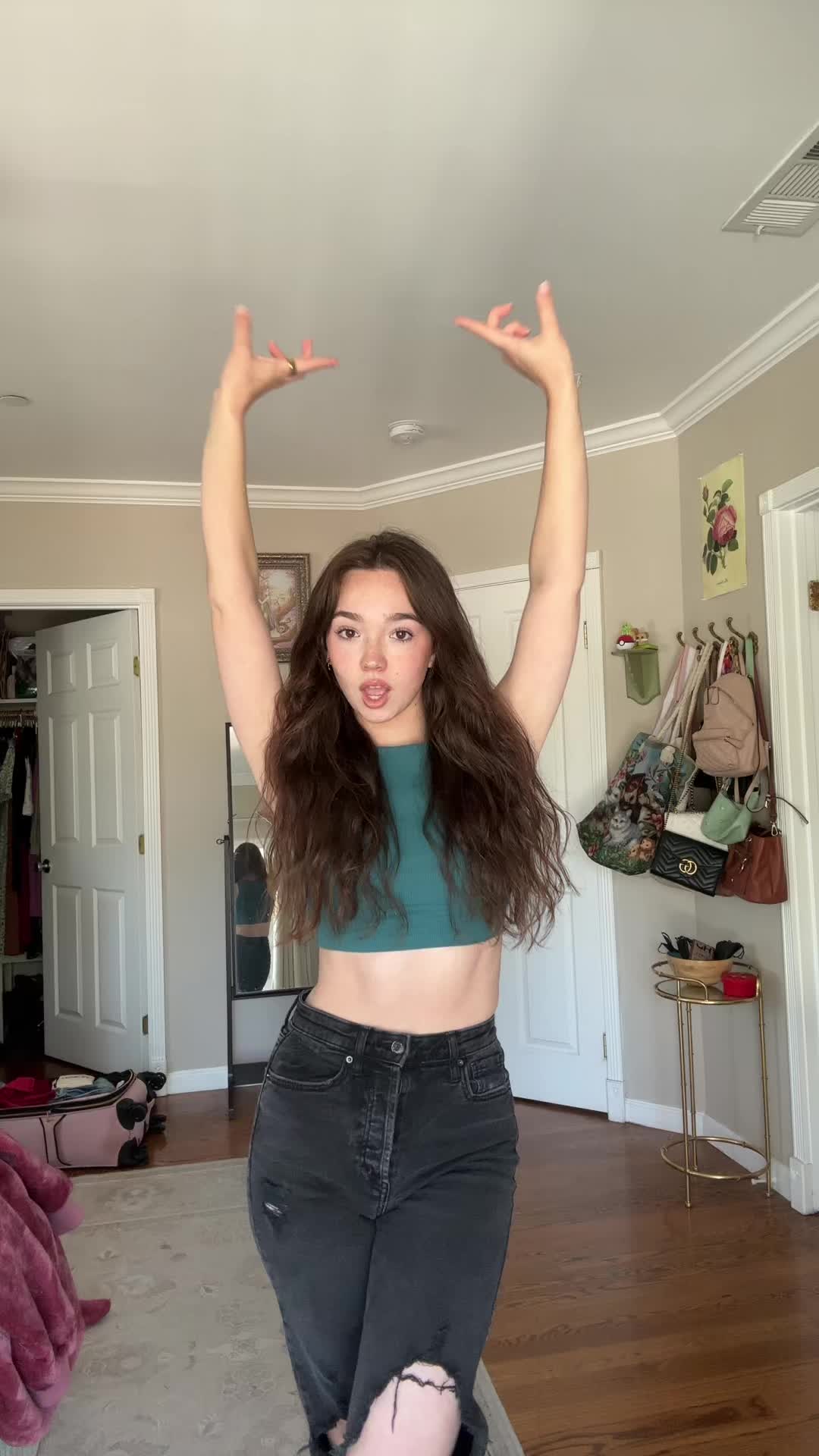 Ruby Jay (@iamrubyjay) - Urlebird