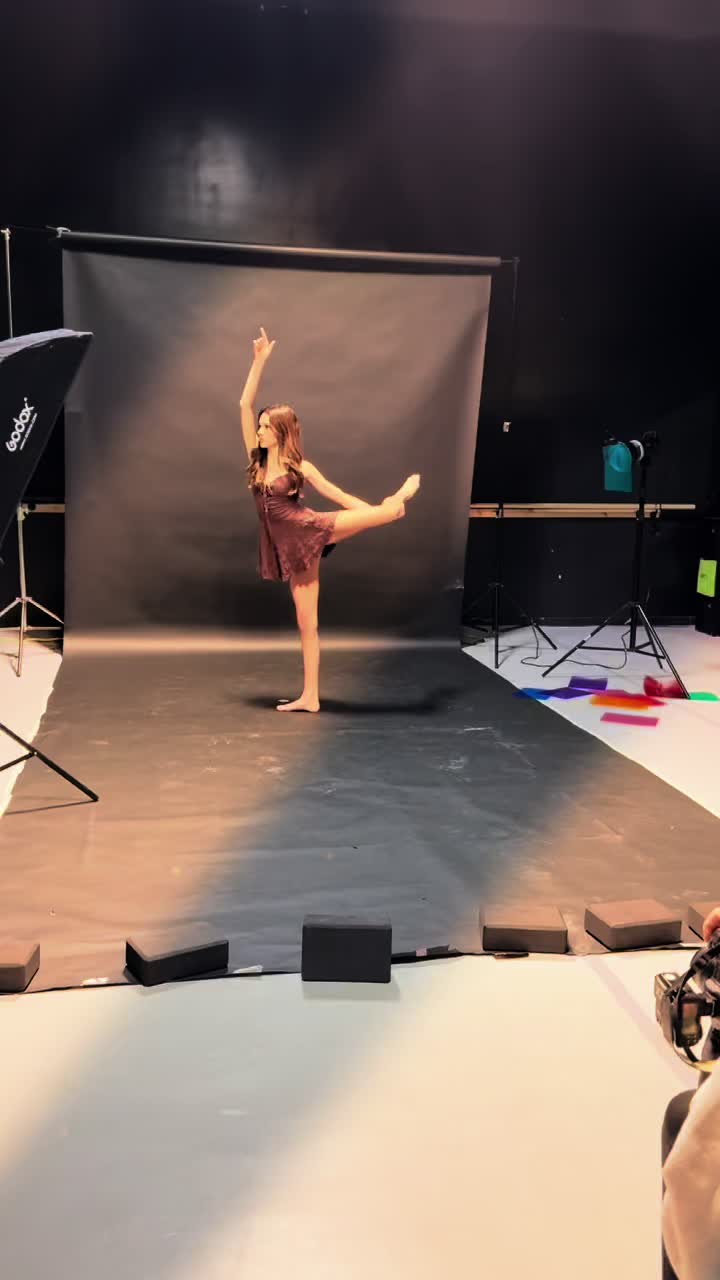 emma grey 🩰 (@emmagreydances) - Urlebird