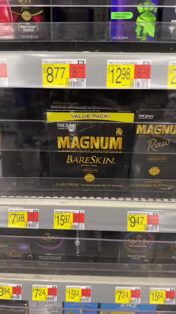 Noemy (@noemyisicool_) - Urlebird