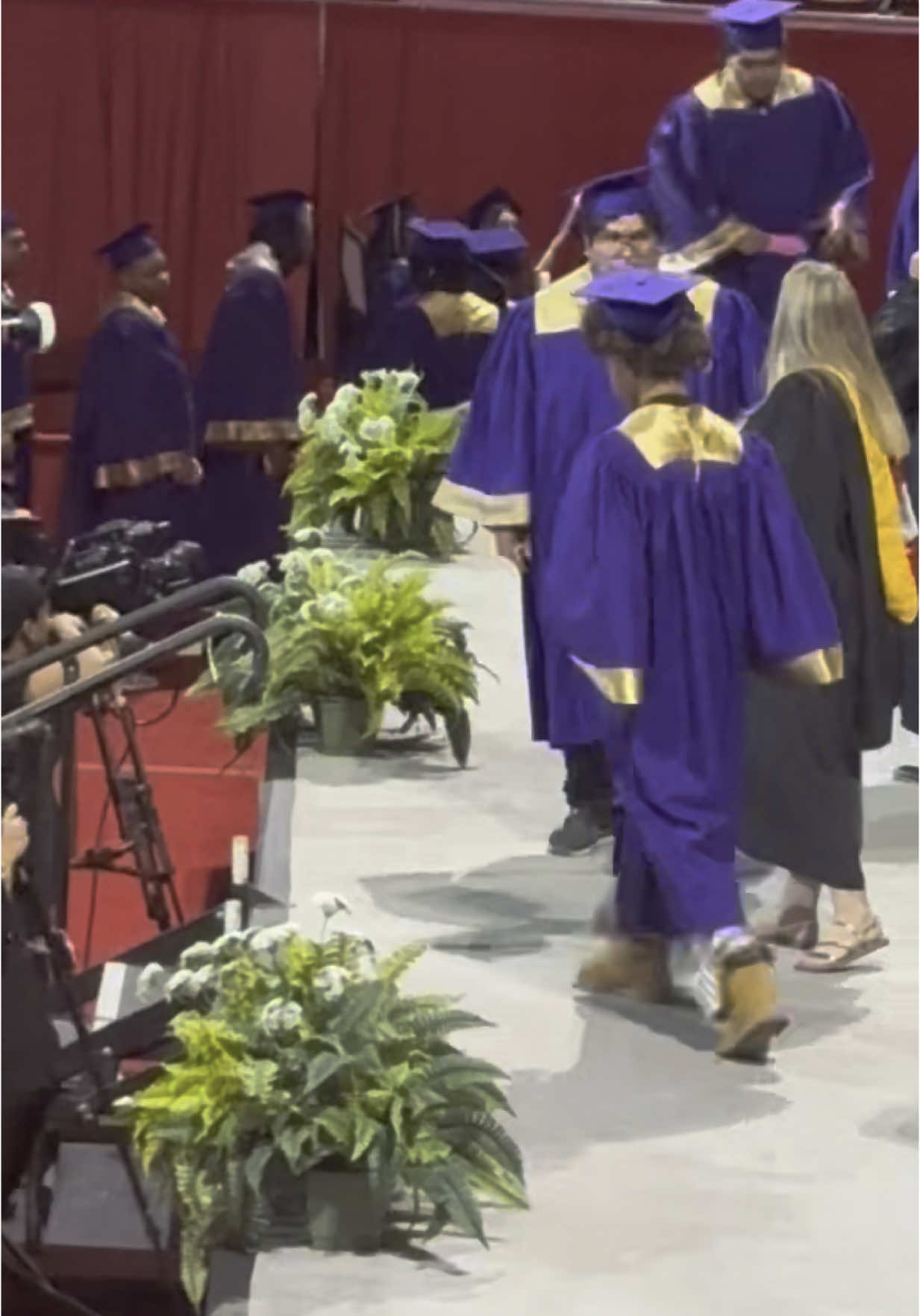 Capri Jones (@c4pr1i) - Urlebird