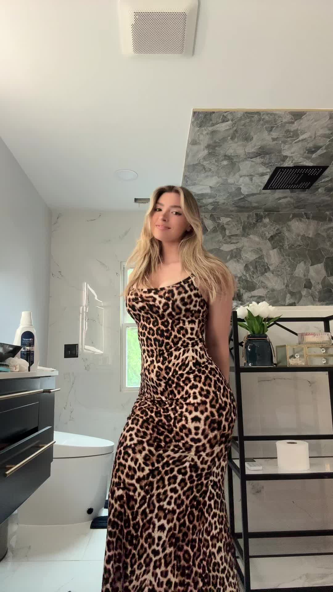 Carley (@carleycakeee) - Urlebird