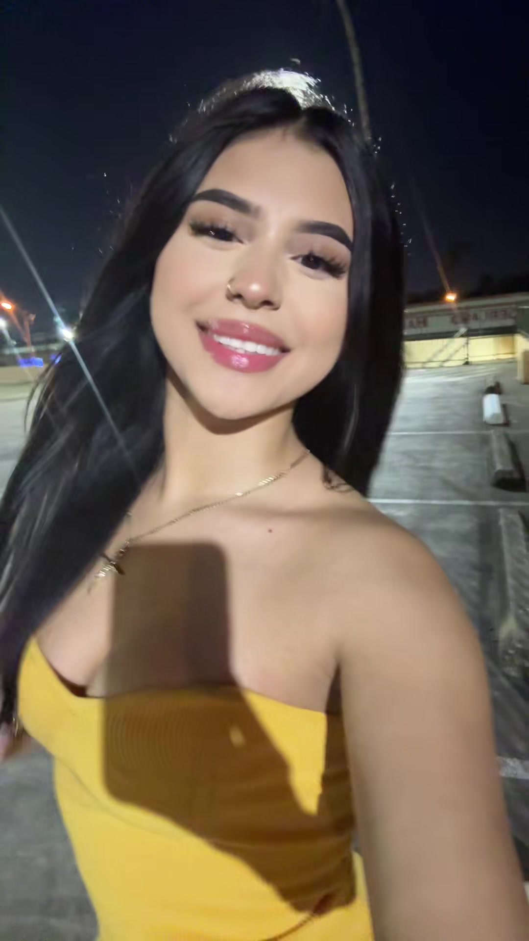 Anahi (@weluvanahi) - Urlebird