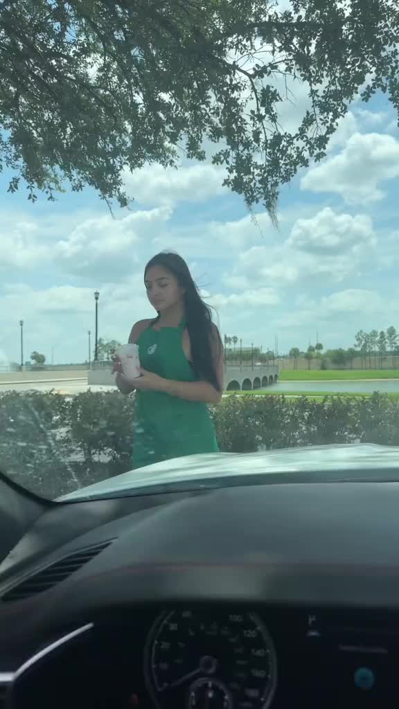 Noemy (@noemyisicool_) - Urlebird