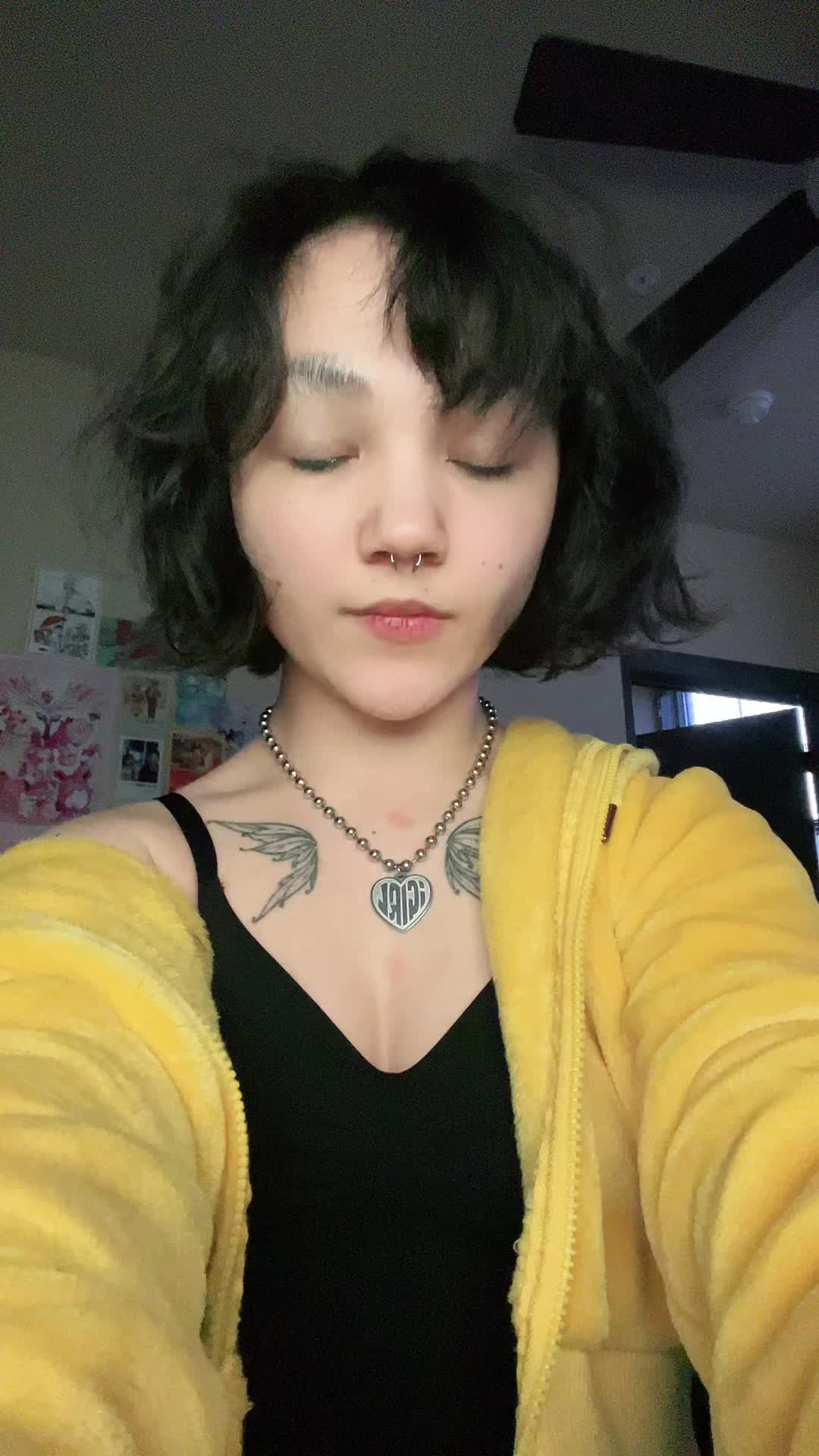 ᵍᵃˡˡʸ (@gallykittyrocks) - Urlebird