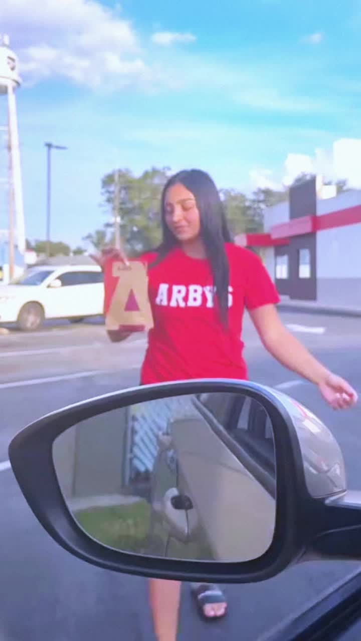 Noemy (@noemyisicool_) - Urlebird