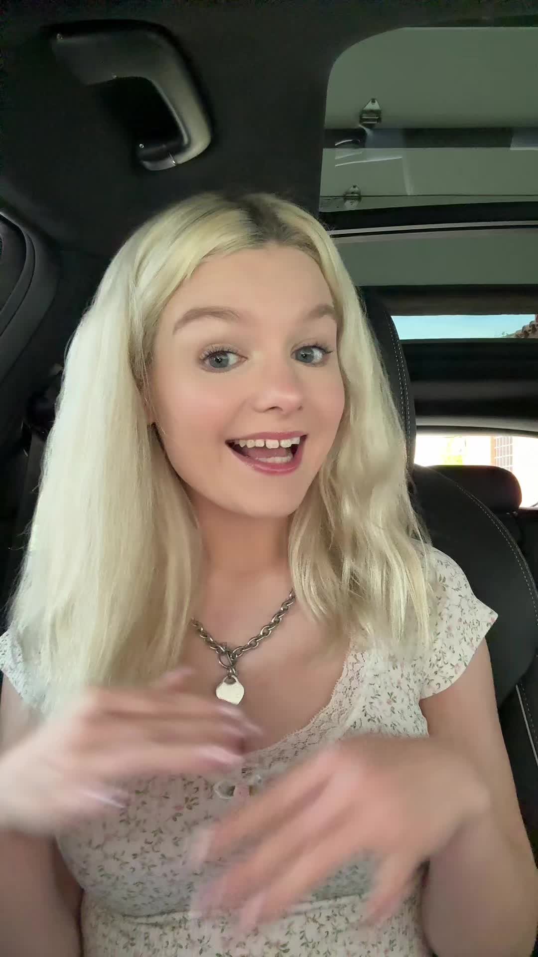 主張強いオナゴとドアップするカメラマンで桜が見えない春 | LINKA🇯🇵 (@linka_1217)