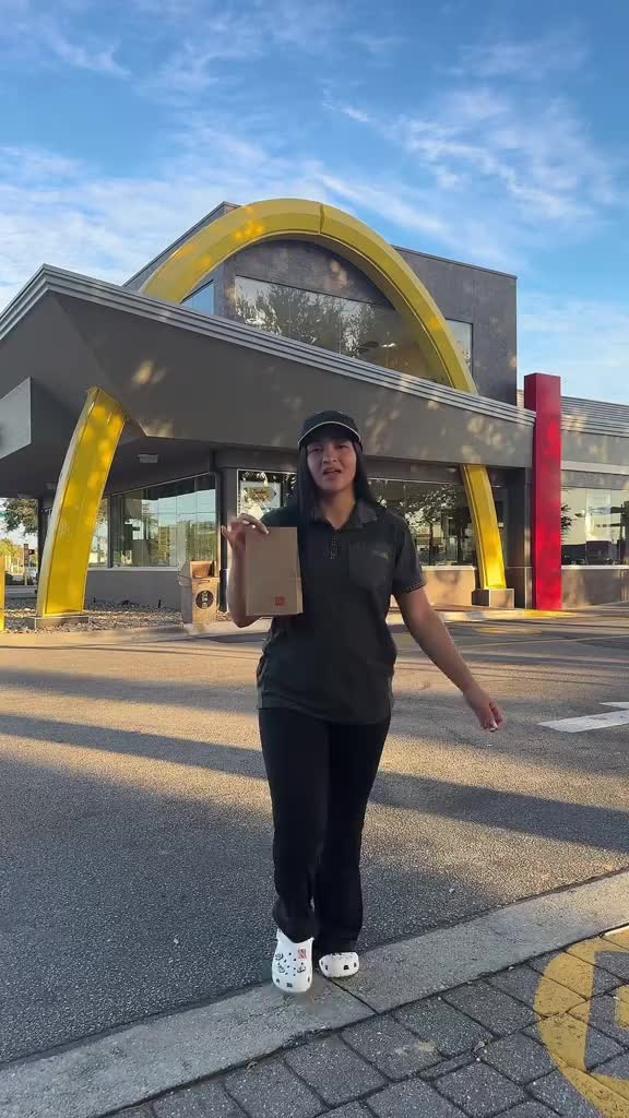 Noemy (@noemyisicool_) - Urlebird