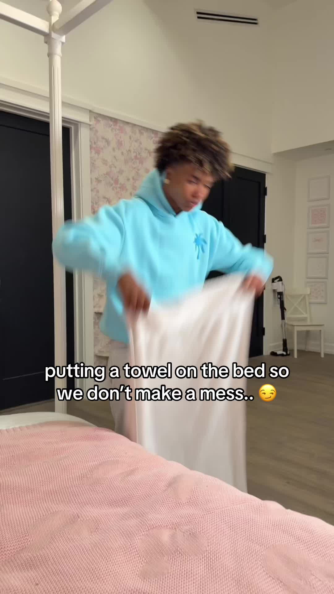 Capri Jones (@c4pr1i) - Urlebird