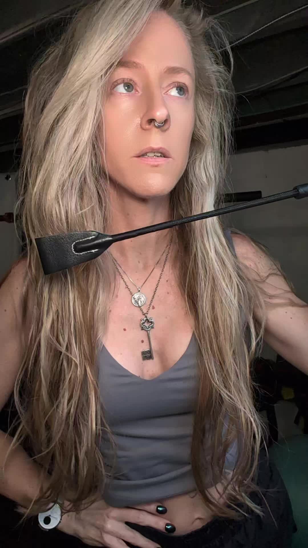 Carmilla_Vess (@carmilla_vess) - Urlebird