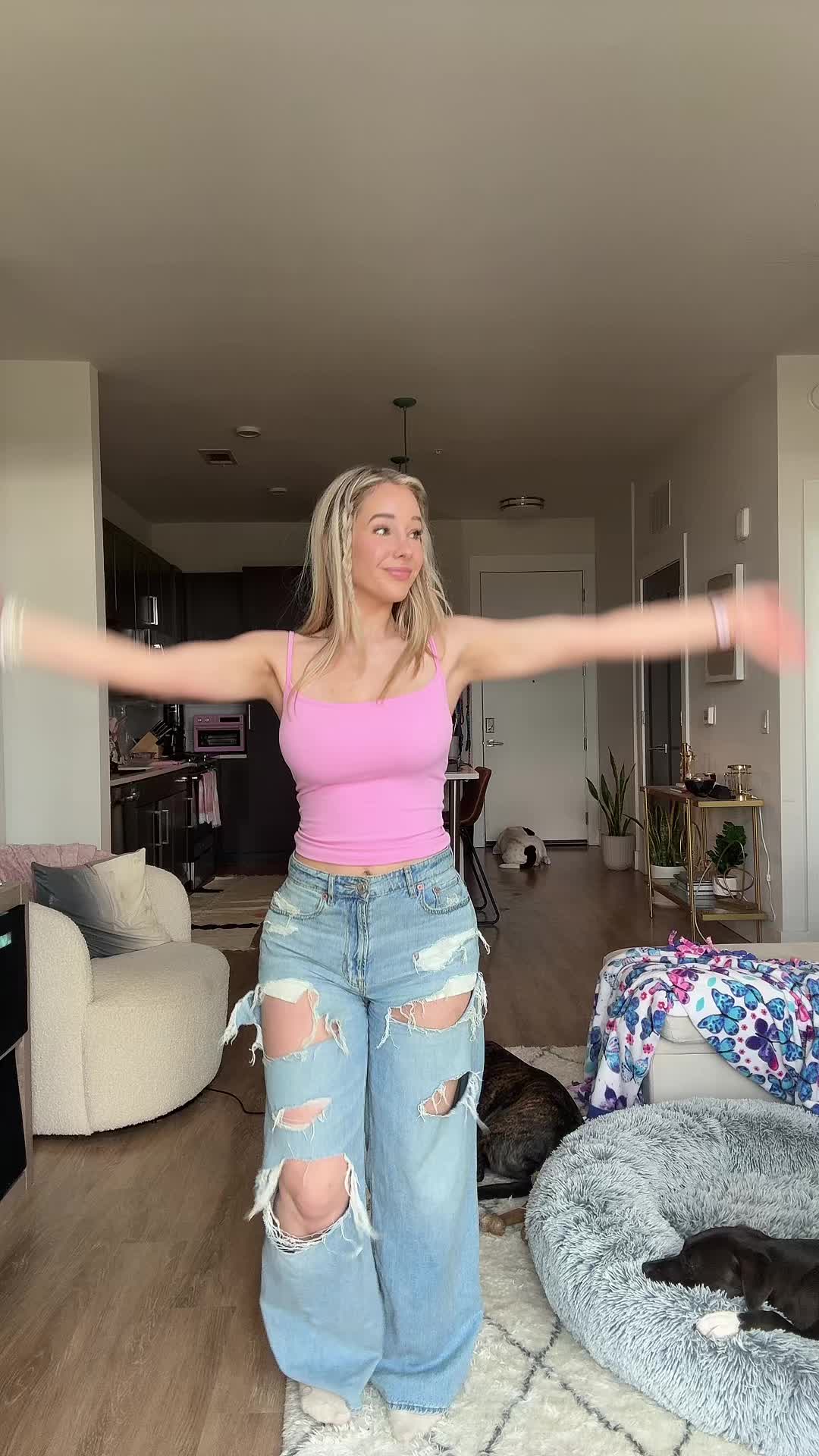 ash :) (@ashleyylreyy) - Urlebird