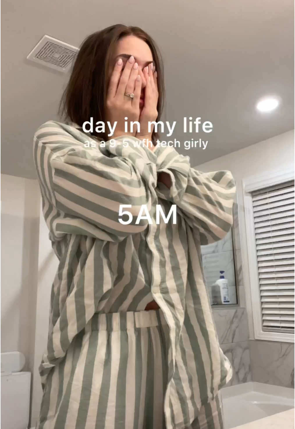 enjoy the quiet autumn days 🍁 warm | Chrisma (@chrisma_nylons)