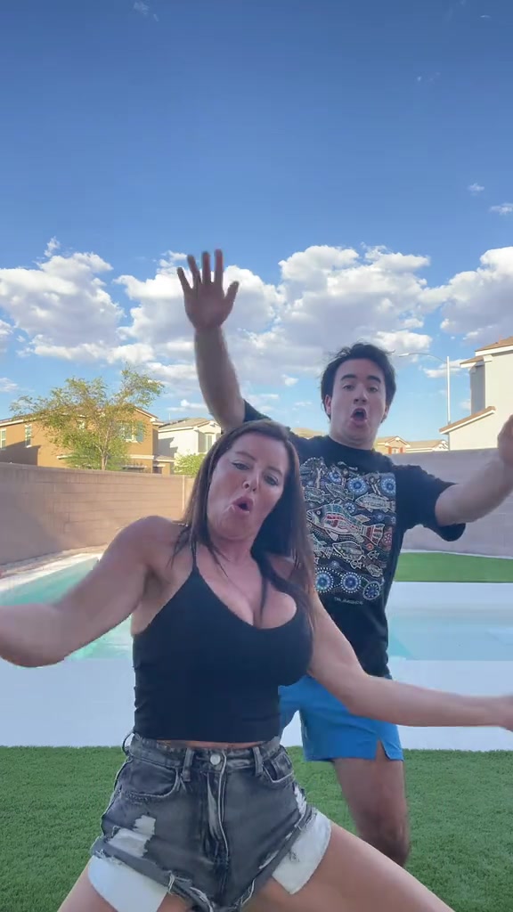 Nicki (@nickimammasol) - Urlebird