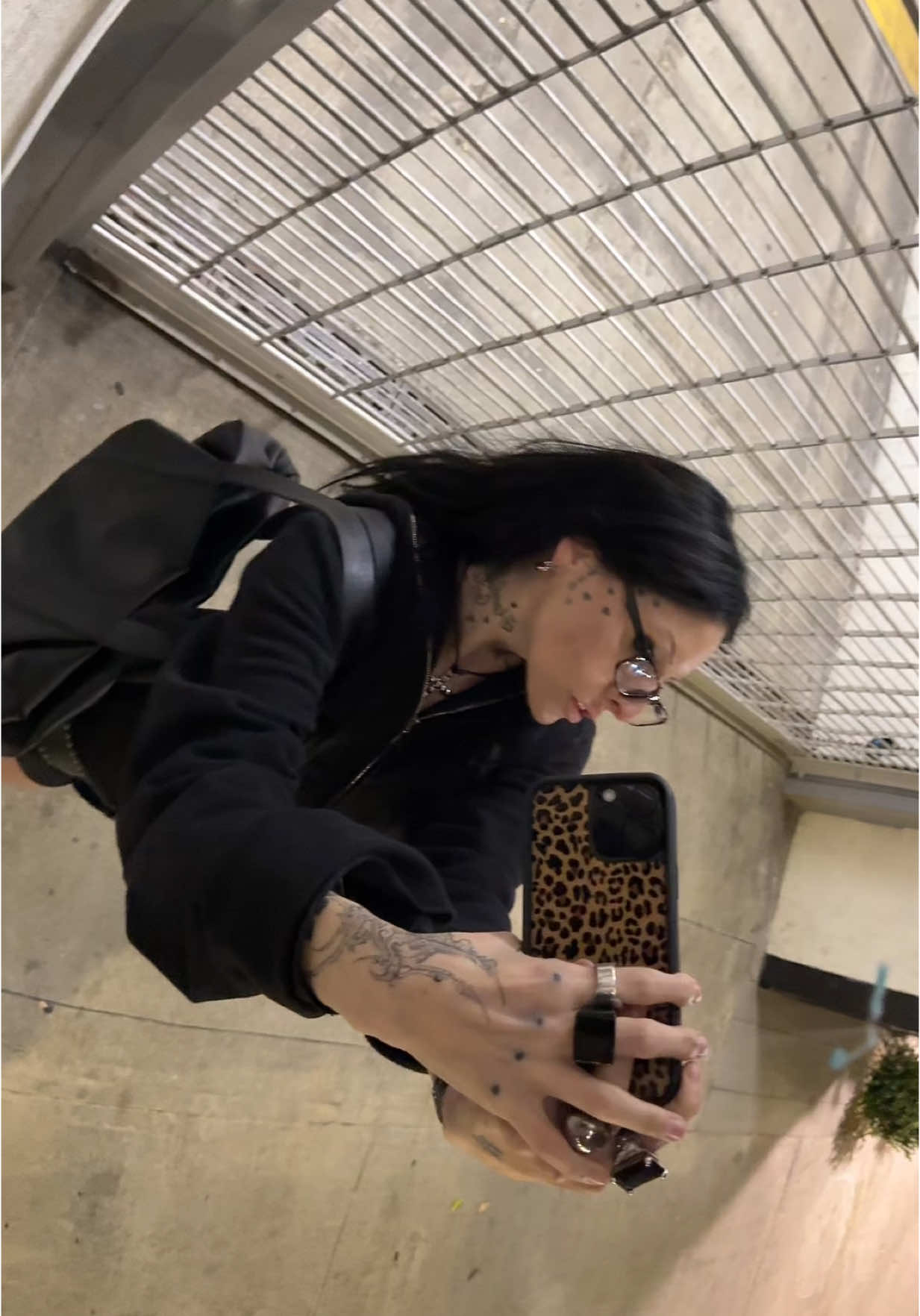 I lykeeeeee ur style 🎶 #2hollis | TOOPOOR (@toopoor)