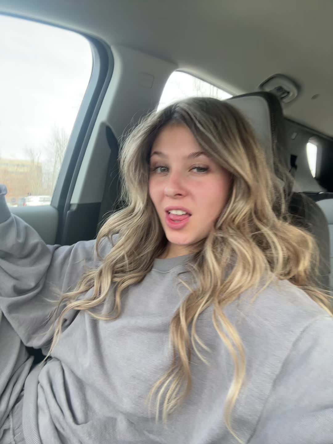 Jess🤍 (@jessgeng) - Urlebird