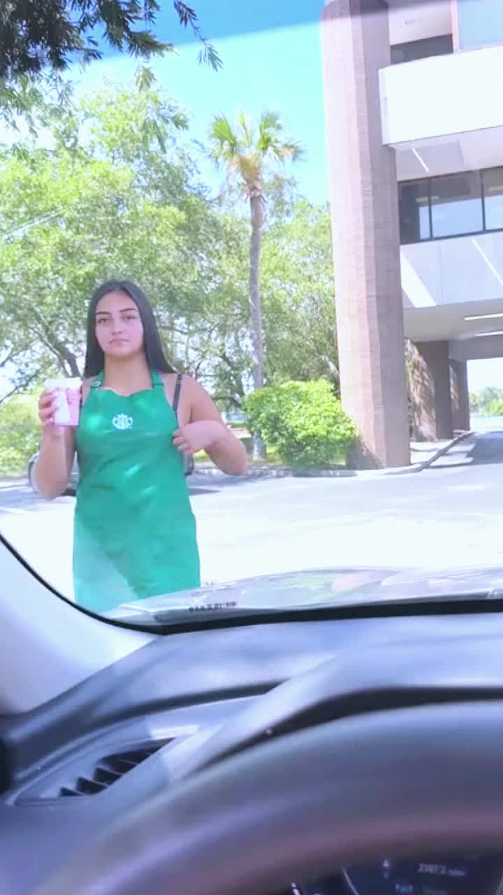 Noemy (@noemyisicool_) - Urlebird