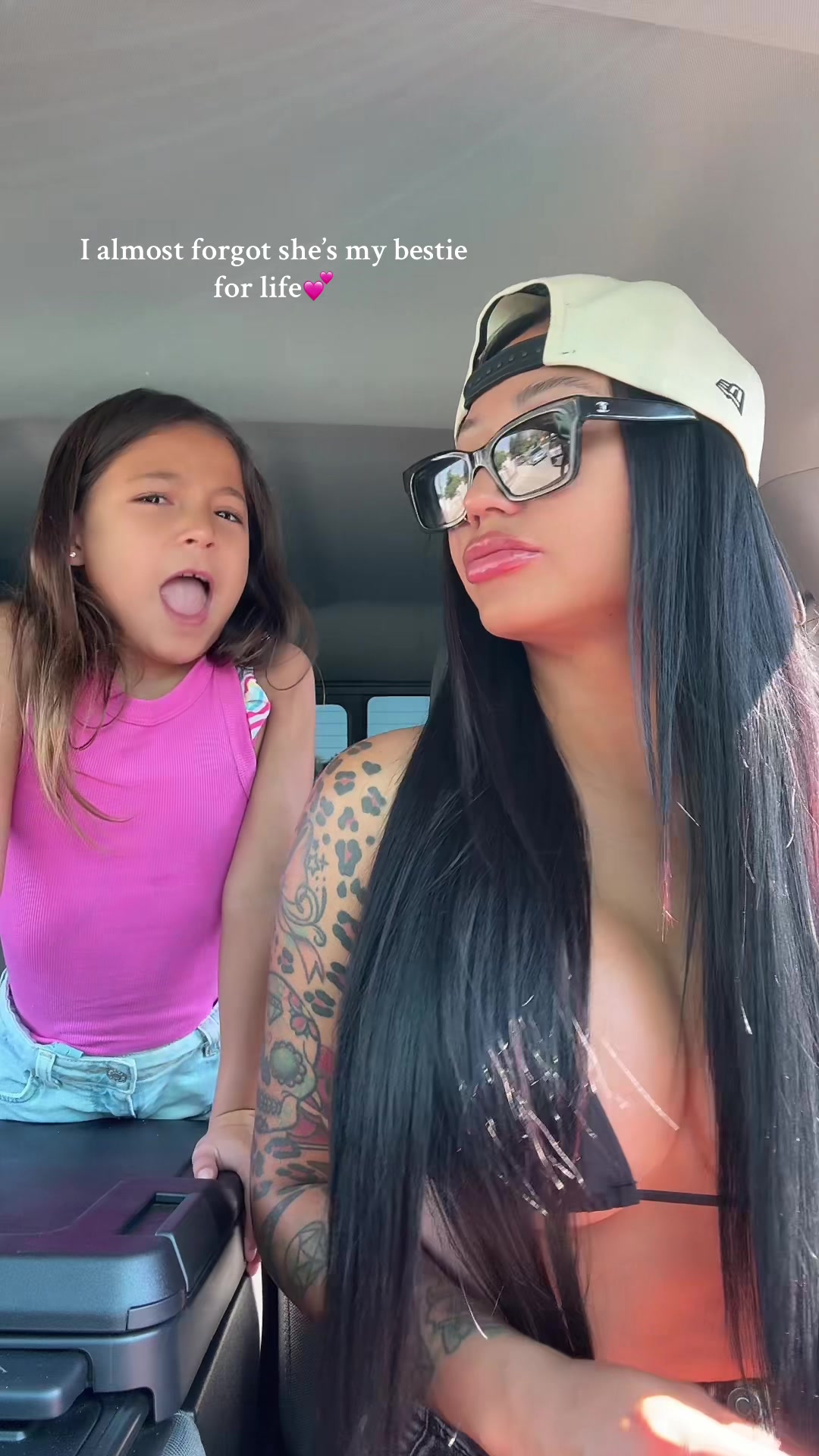 Maria Estella (@mariaestella_xo) - Urlebird