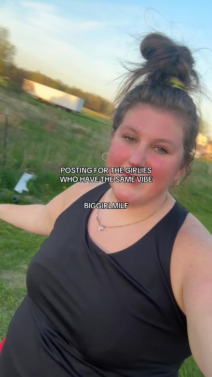 Dancing to “La Mama de la Mama”! 💃🔥 | valeriya.force (@valeriya.force)