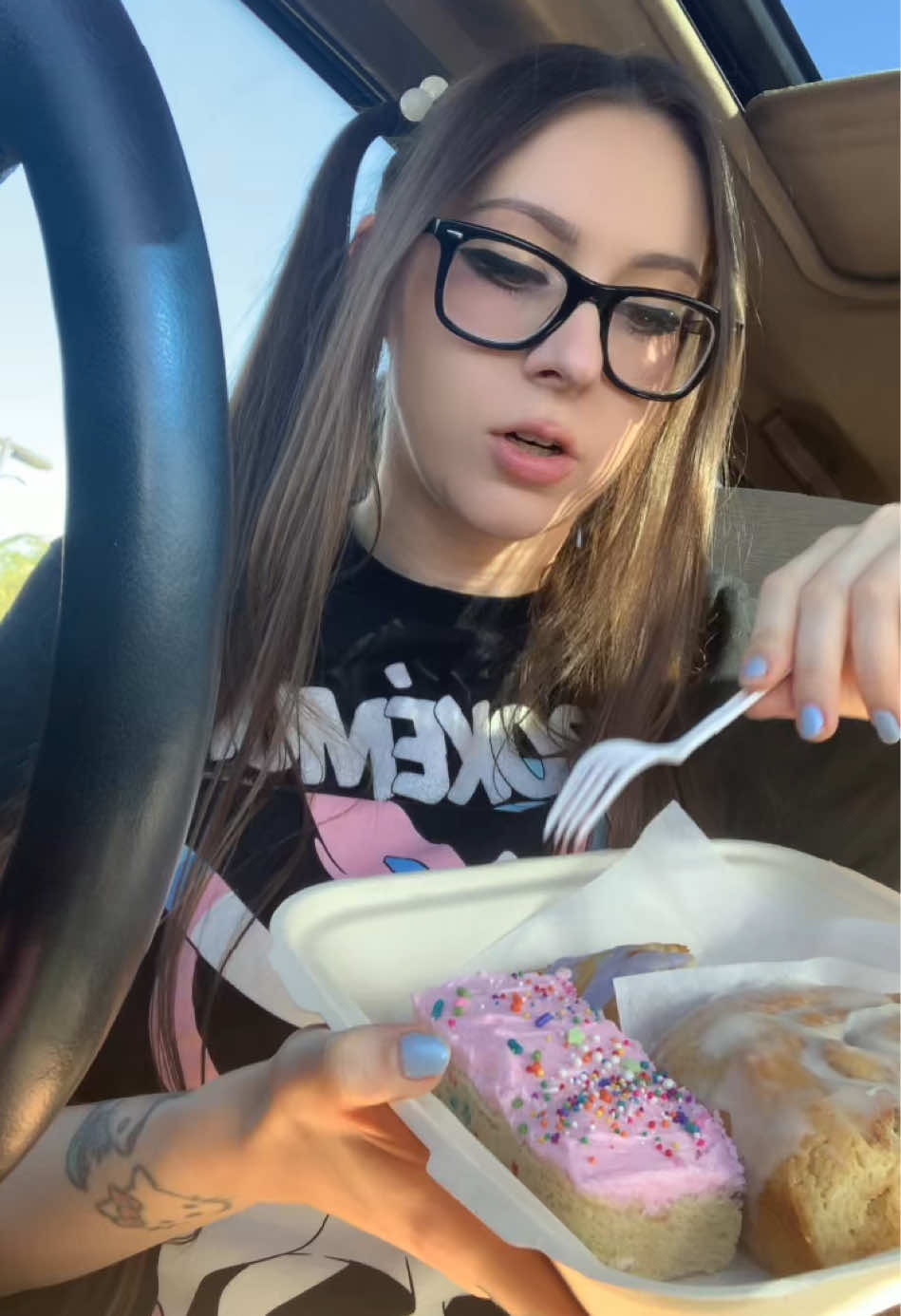 Luna C. Kitsuen (@lunackitsuen) - Urlebird