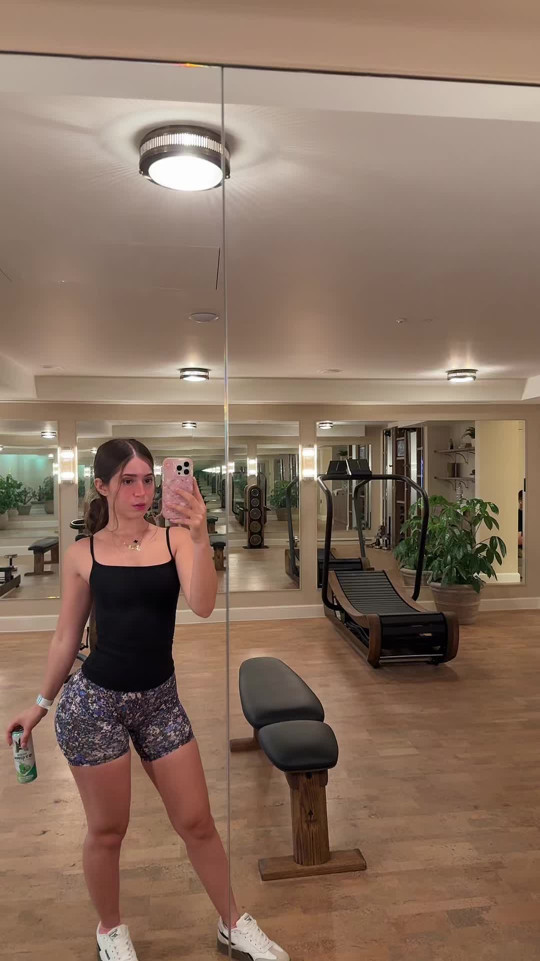 Ty lee (@ema_bb0) - Urlebird