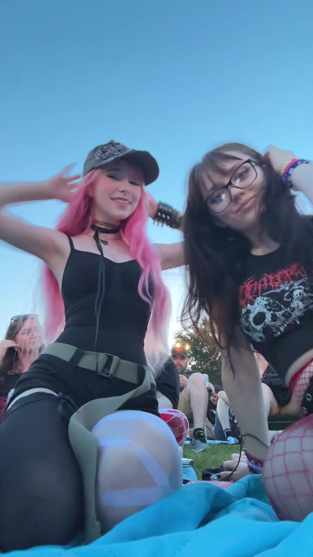 ash🐝 (@ashisbees) - Urlebird