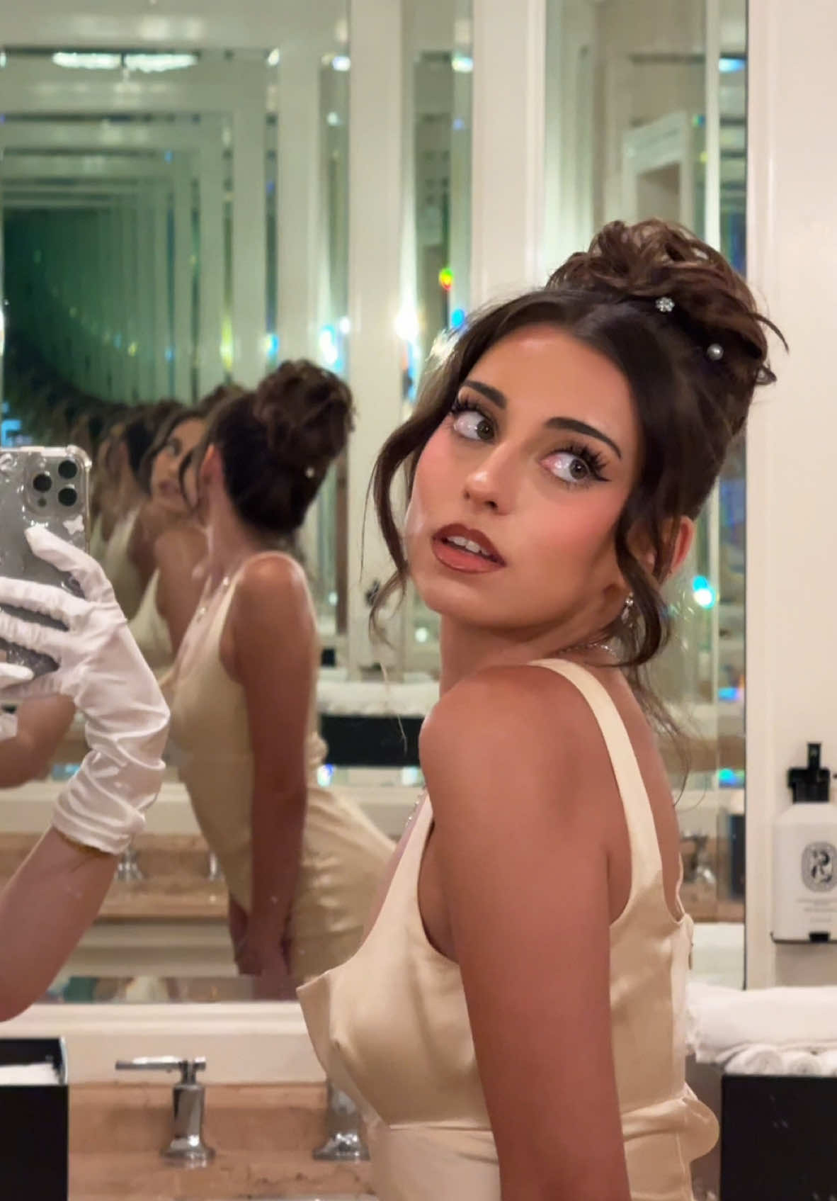 Léa Martinez (@slayeas) - Urlebird