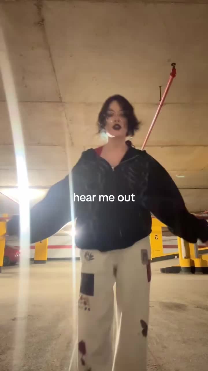 eli (@flashy.effy) - Urlebird