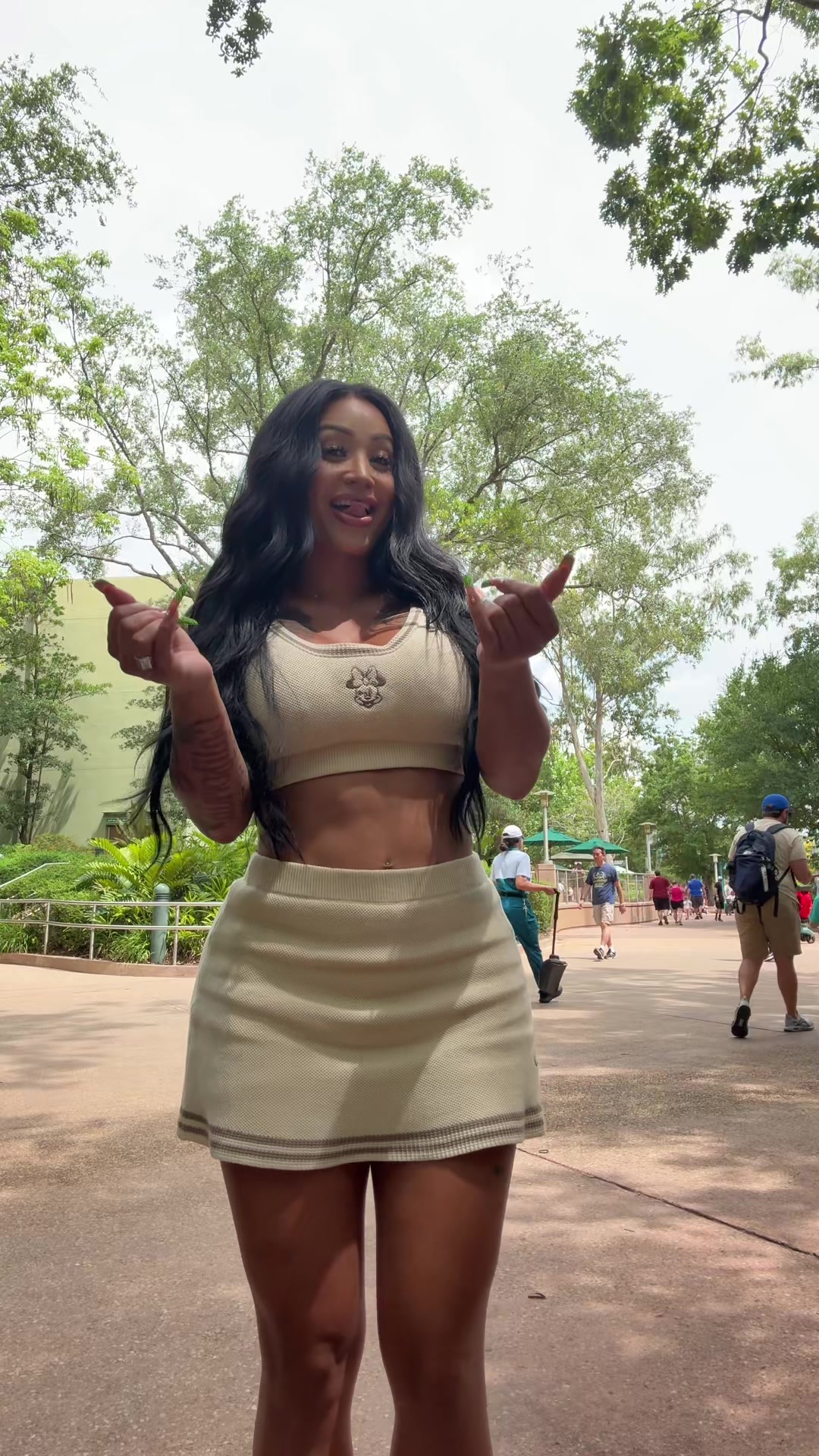 Maria Estella (@mariaestella_xo) - Urlebird