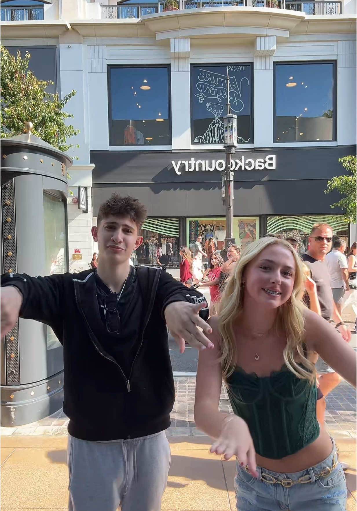 nidalwonder (@nidalwonderr_) - Urlebird