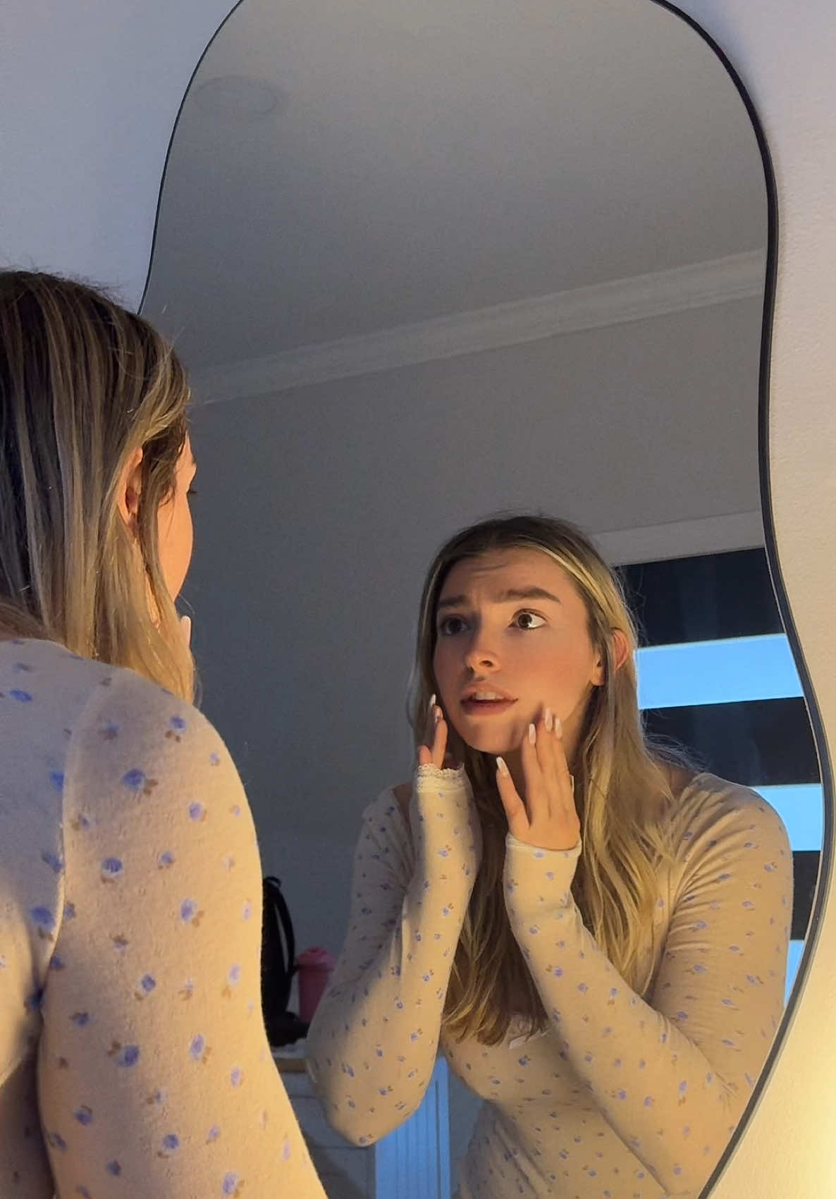 Carley (@carleycakeee) - Urlebird