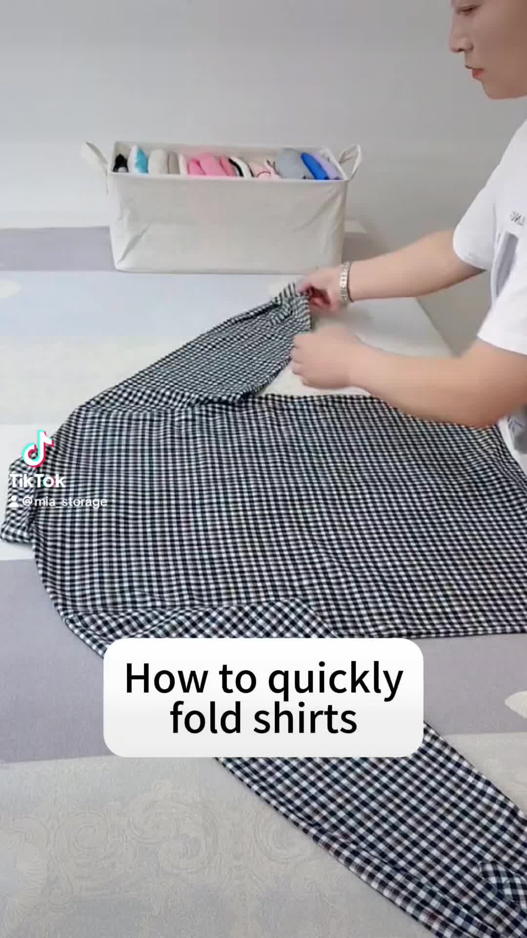Neat way to fold | homestorage (@mia_storage)