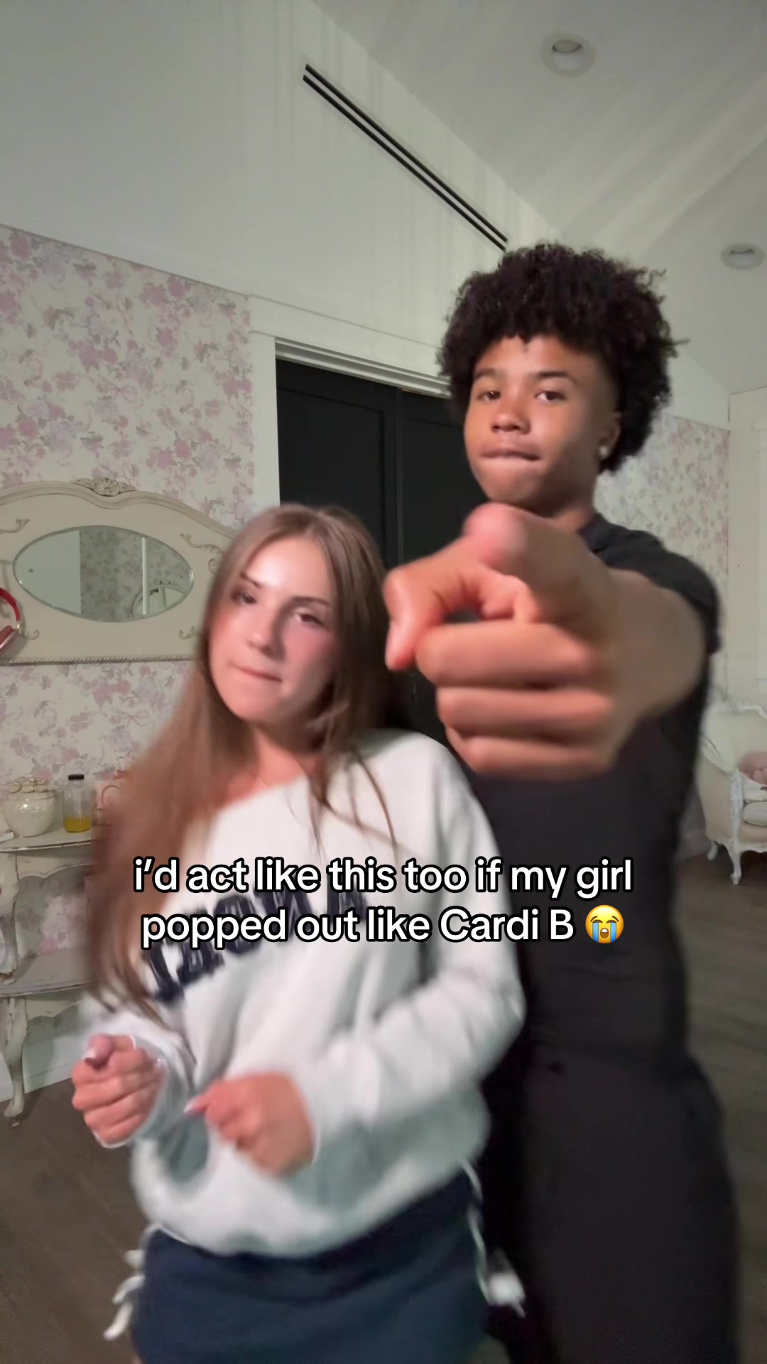 Capri Jones (@c4pr1i) - Urlebird