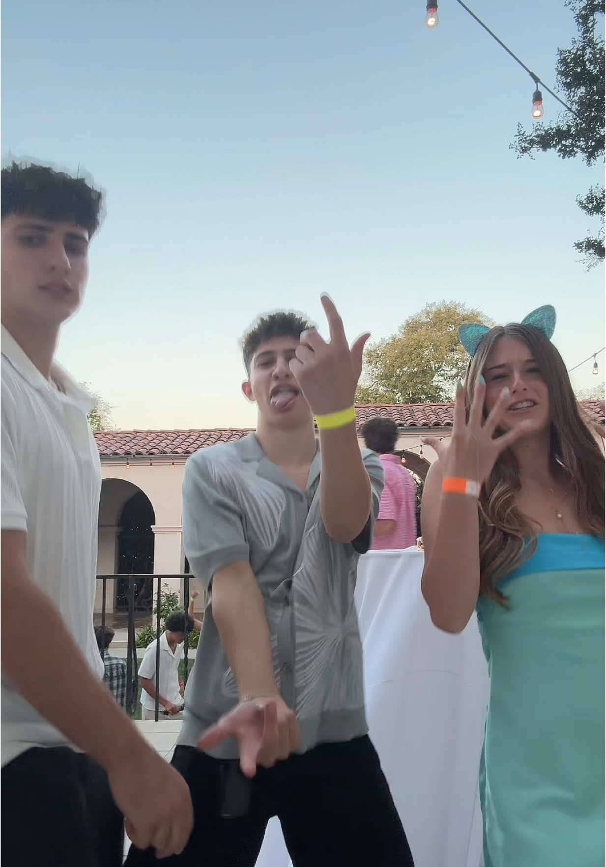 nidalwonder (@nidalwonderr_) - Urlebird