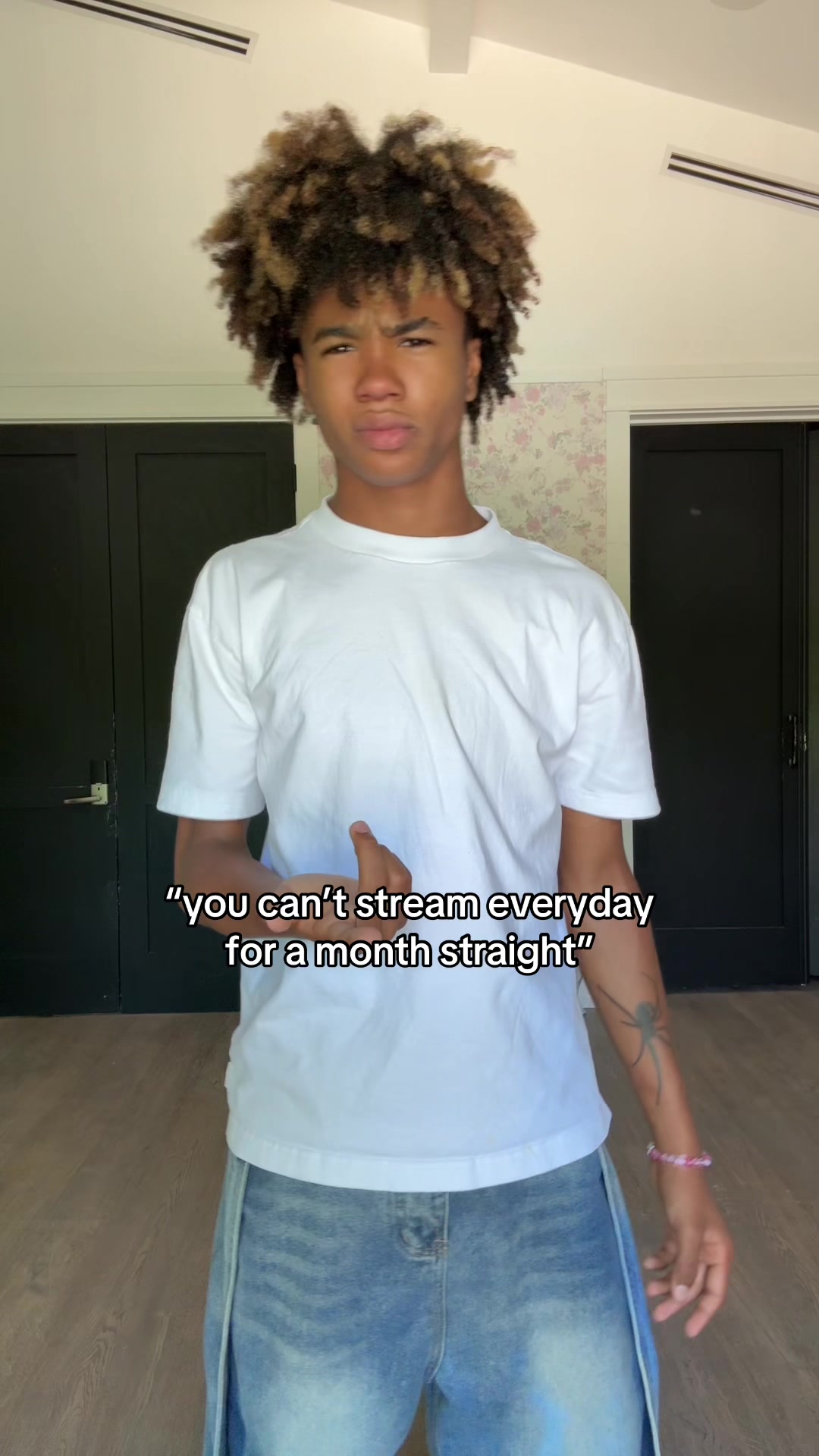 Capri Jones (@c4pr1i) - Urlebird