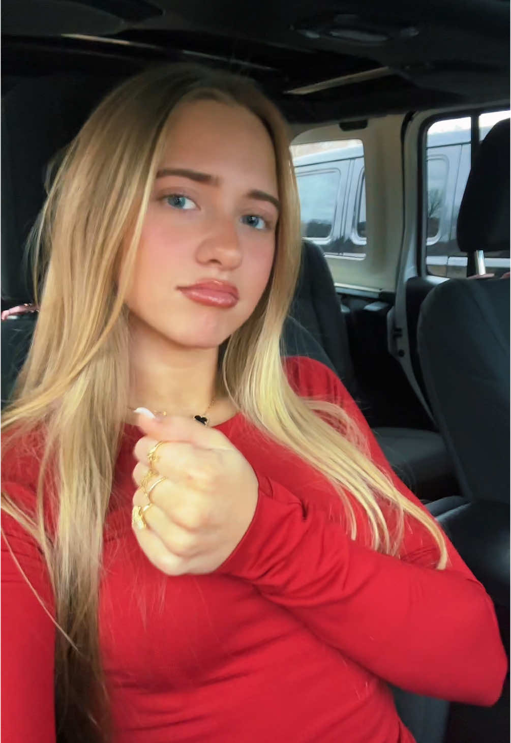 Cassandra serie netflix #cassandra | Dafne Cuevas (@dafnecuevasm)