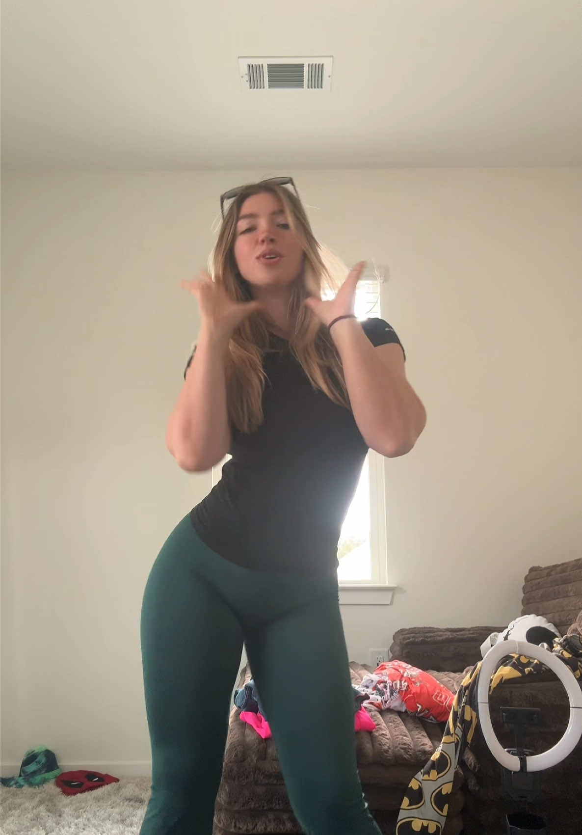 Carley (@carleycakeee) - Urlebird