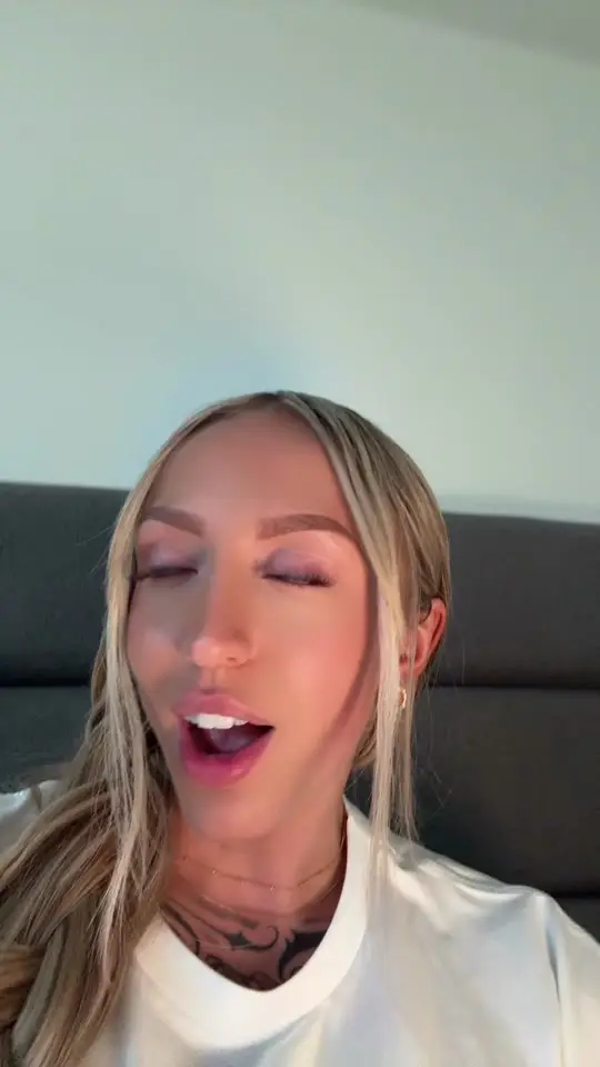 justpeechi (@justpeechitv) - Urlebird