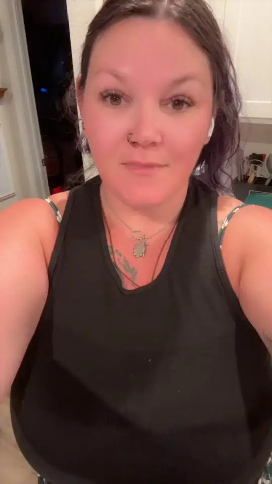 My first try of this dance but I | Evi 🌺 (@littlebirdevi)