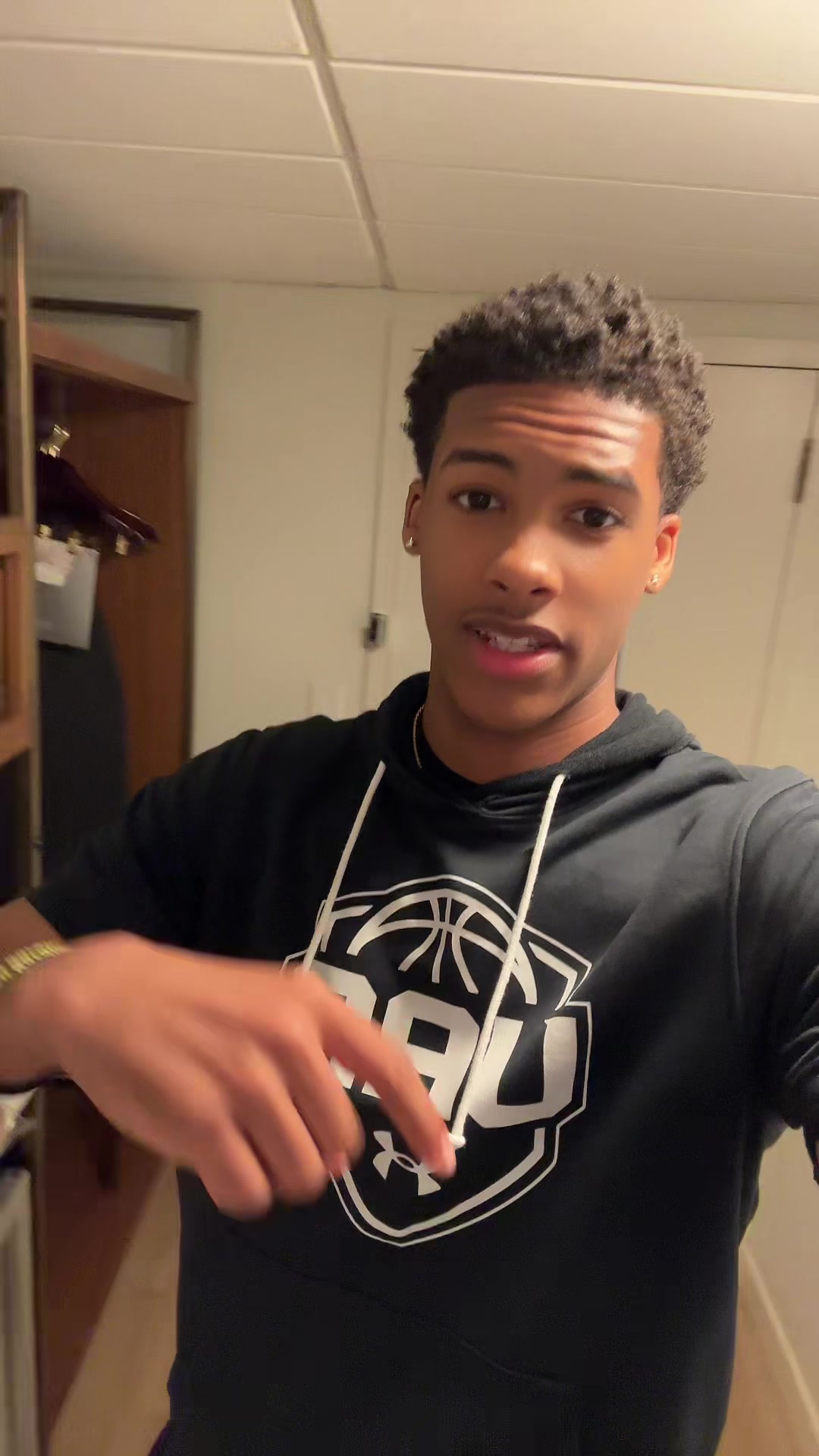 turned 18 today 😇🙌🏼 #06 #asian | vee liette (@veeliette)