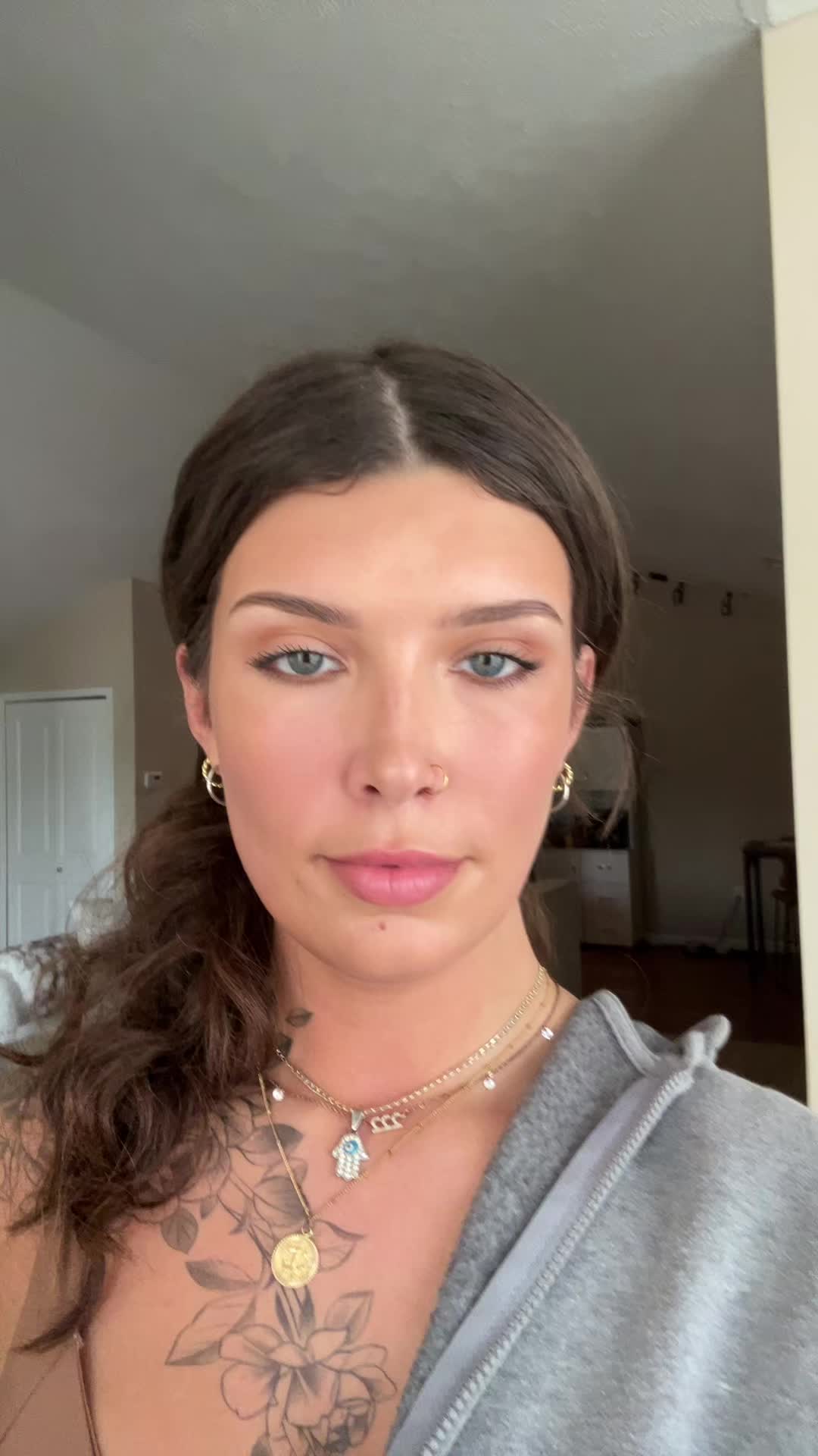 Miya (@miyaacacia) - Urlebird