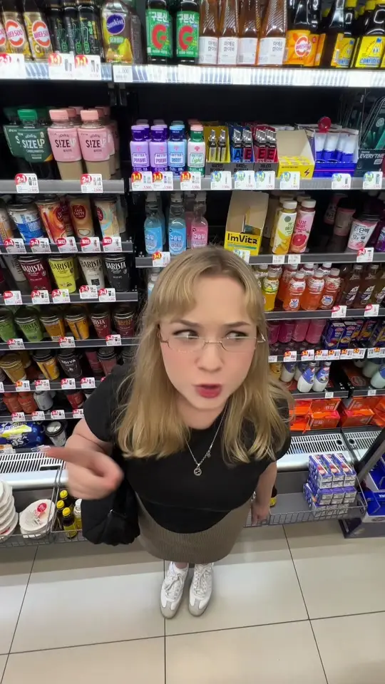 don’t care if i’m toxic 🤷🏻‍♀️#06 #asian | vee liette (@veeliette)