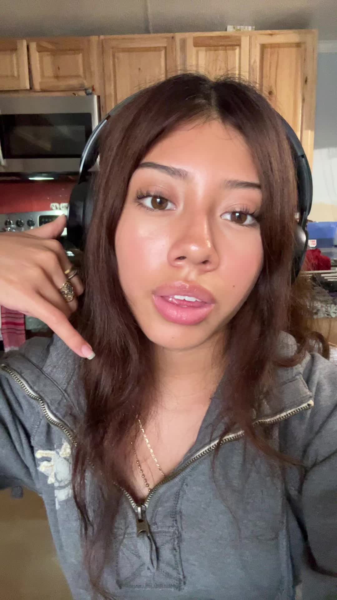 Happy Tuesday 😎 | sunny ray (@cyberkitty.xo)