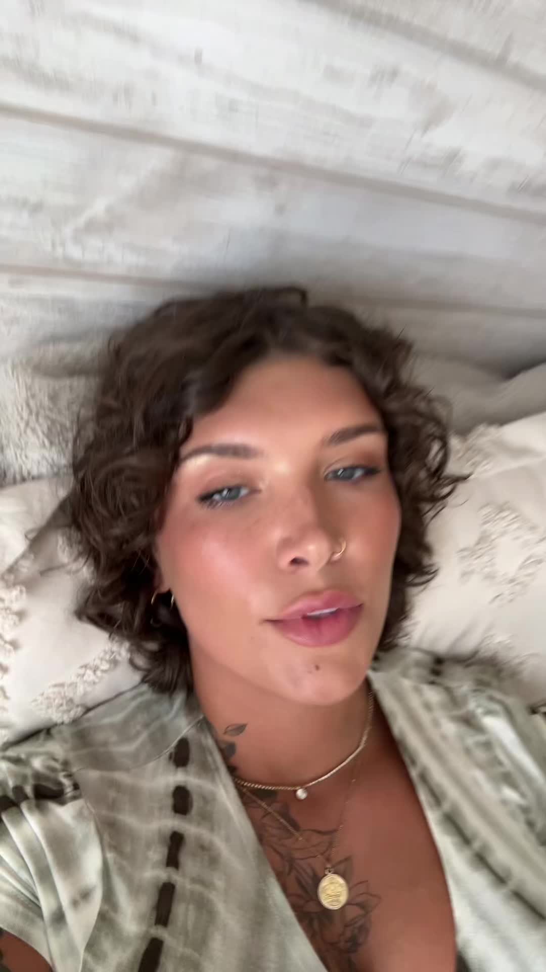 Miya (@miyaacacia) - Urlebird